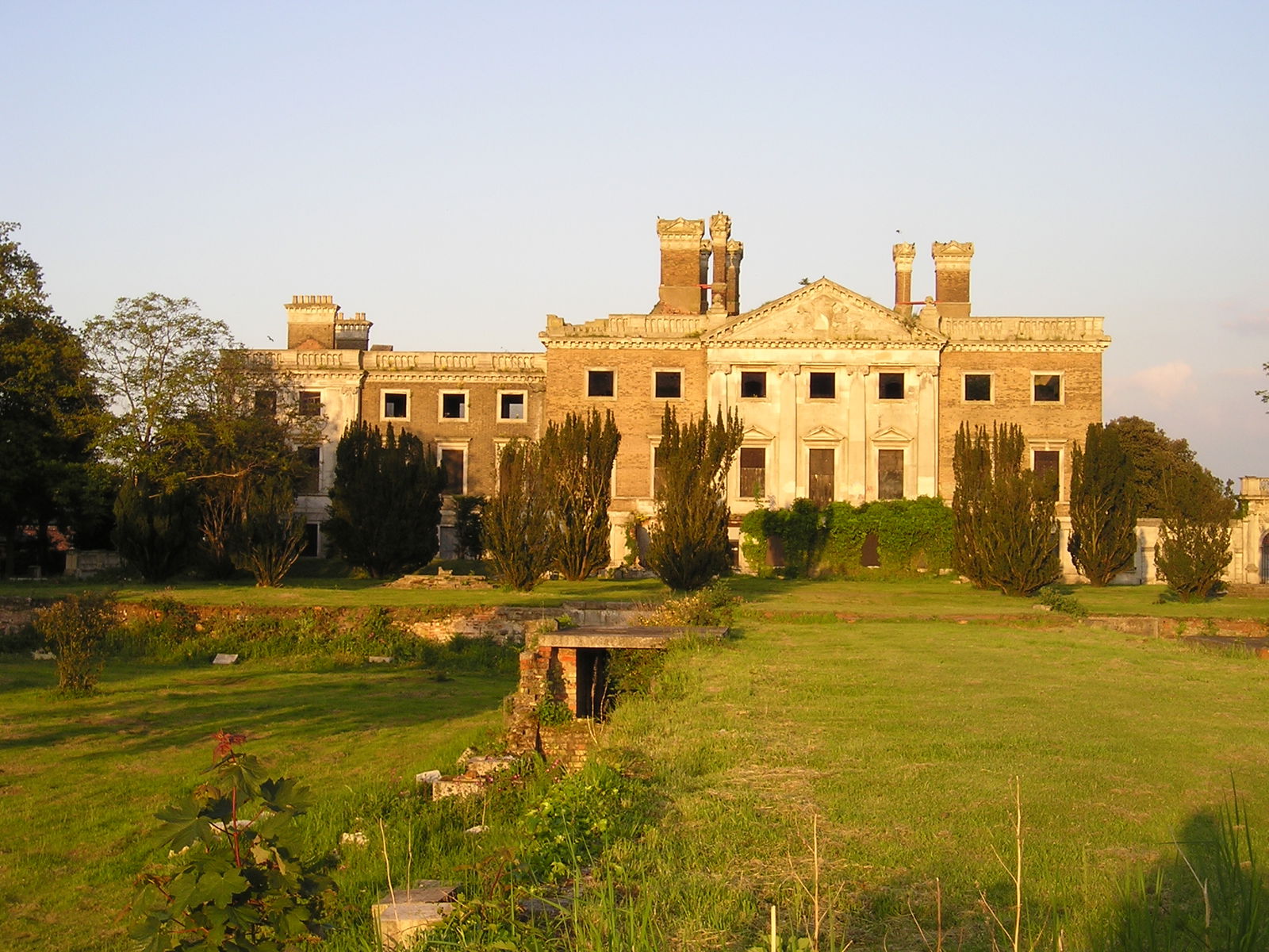 Opening Hours - Copped Hall (Epping)