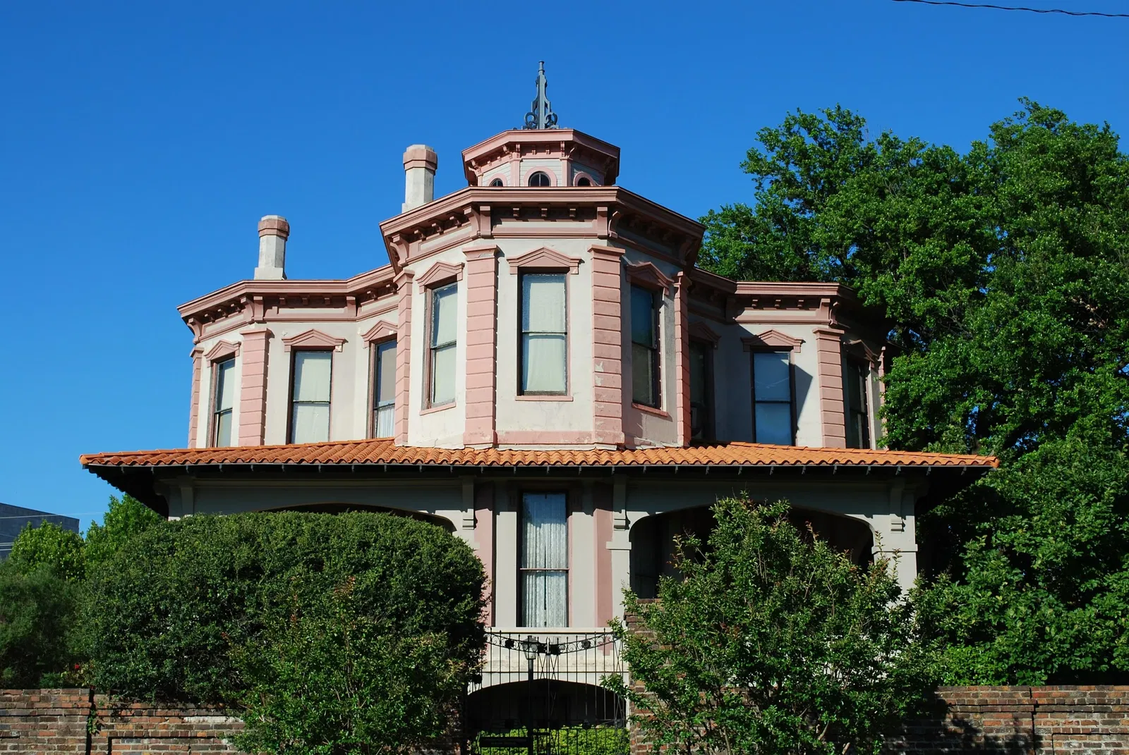 Ace of Clubs House (Texarkana) - Visitor Information & Reviews