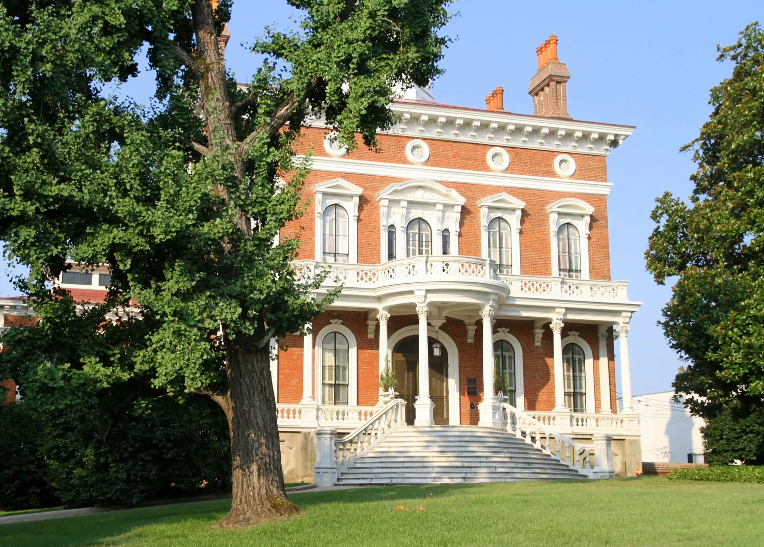 Macon: Discover all 7+ Museums, Exhibitions & Discounts