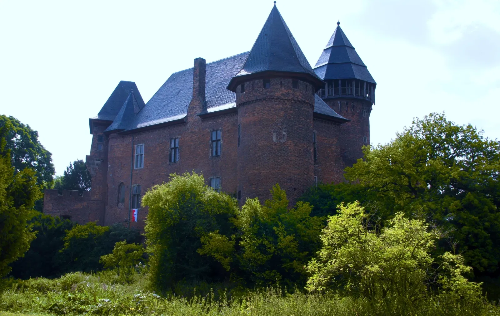 Museum Burg Linn (Krefeld) - Besucherinformationen & Bewertungen