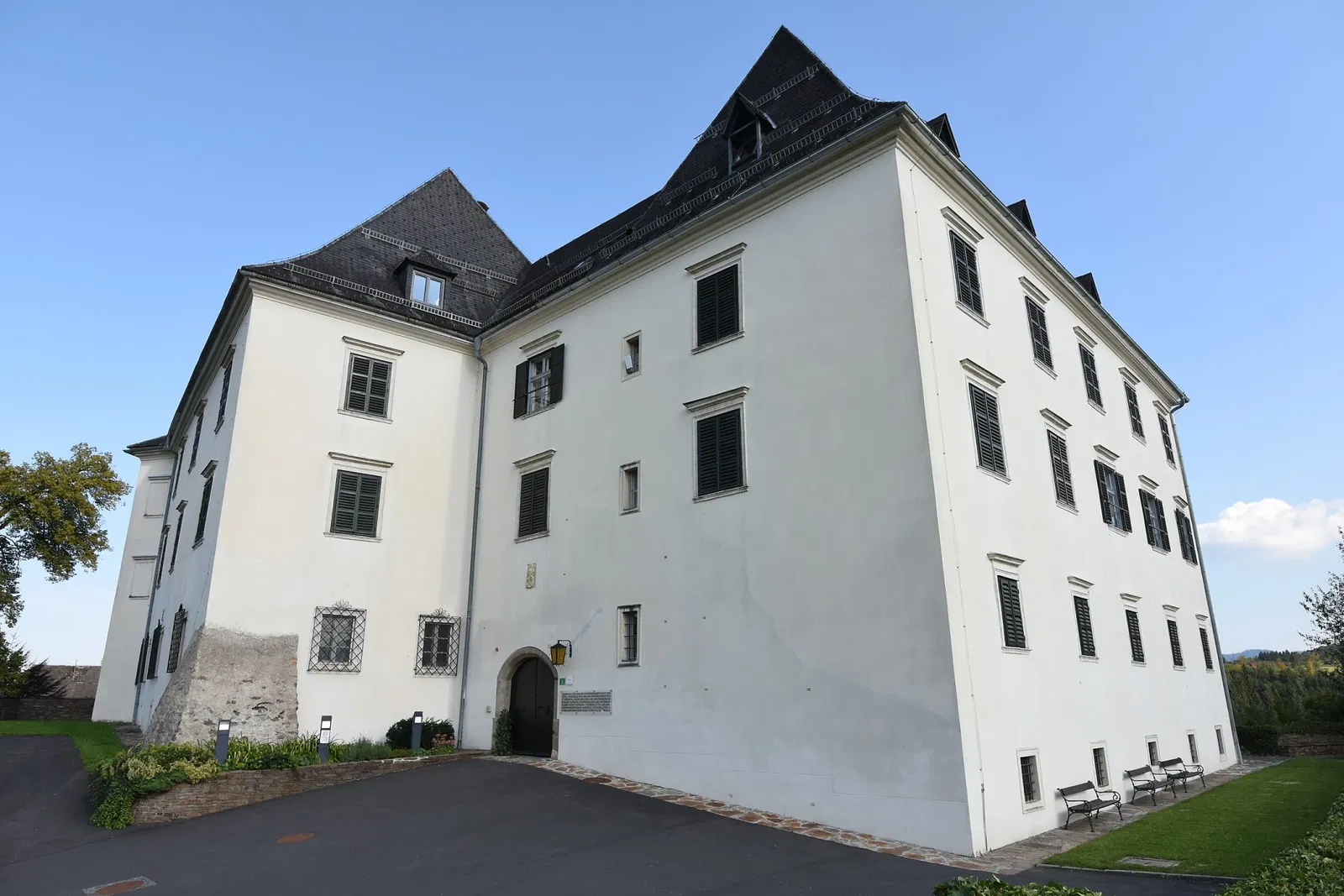 Schloss Burgstall (Wies) - Visitor Information & Reviews