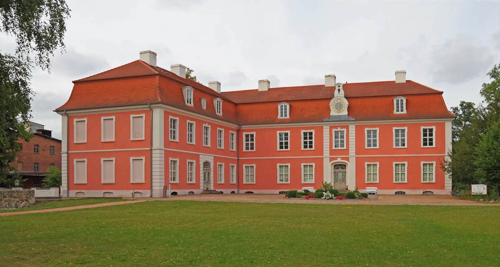 Schloss Museum Wolfshagen (Groß Pankow (Prignitz)) - Visitor ...