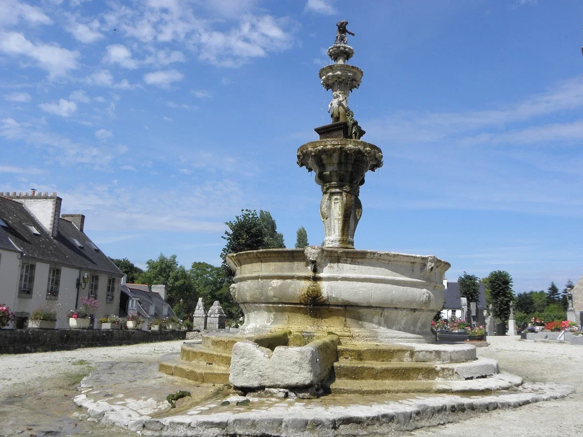 La Fontaine (Saint-Jean-du-Doigt) - Visitor Information & Reviews