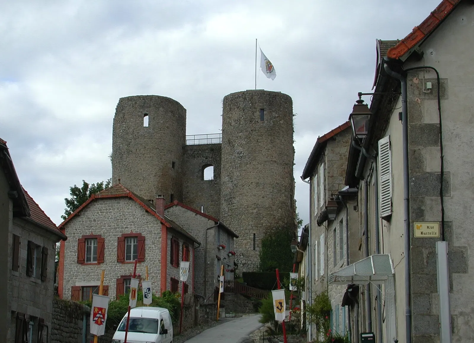 Château Féodal de Crocq (Crocq) - Besucherinformationen & Bewertungen