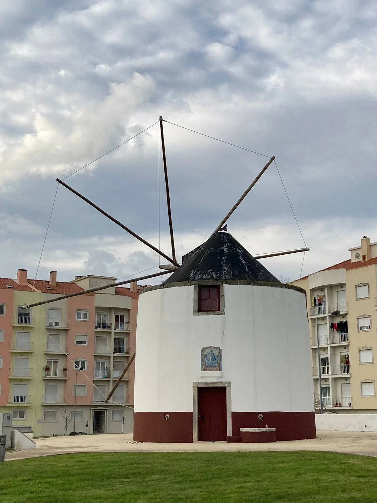 Moinho de Vento do Esteval (Montijo) - Visitor Information & Reviews