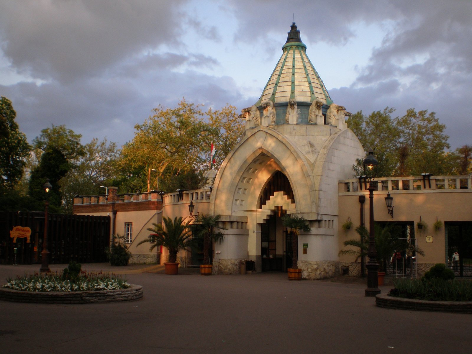 Budapest Zoo and Botanical Garden (Budapest) - Visitor Information ...